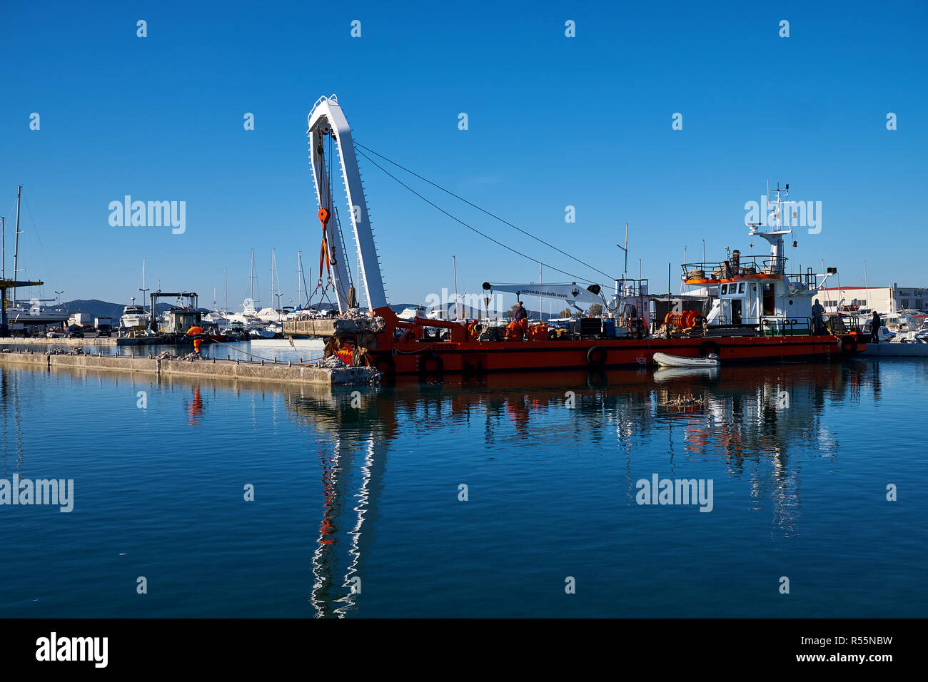 Heavy lift crane barge hi-res stock photography and images - Alamy