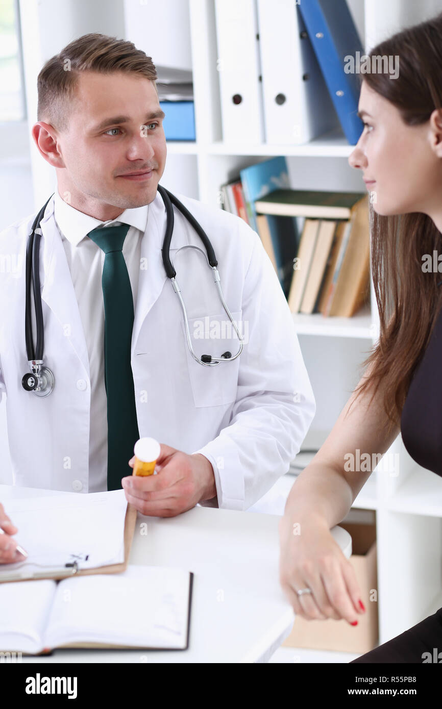 Doctor patient medication explain hi-res stock photography and images ...