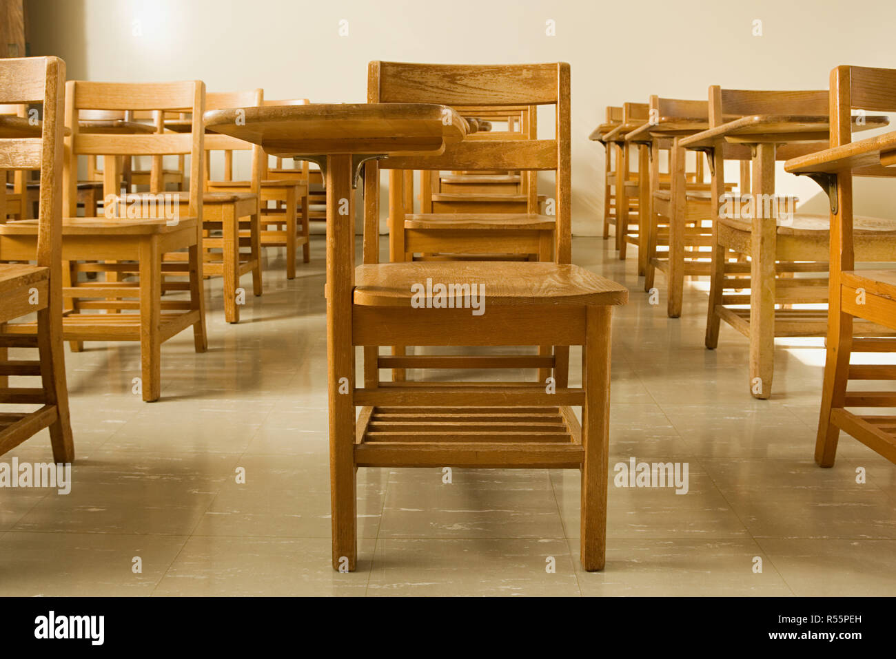 Empty classroom environment hi-res stock photography and images - Alamy