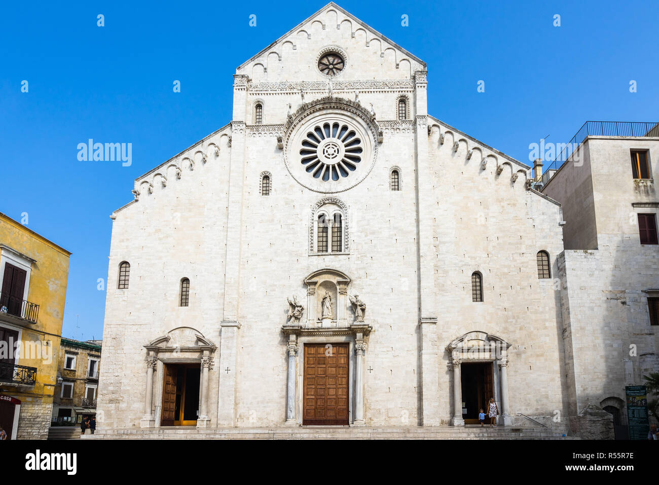 Bari cathedral hi-res stock photography and images - Alamy