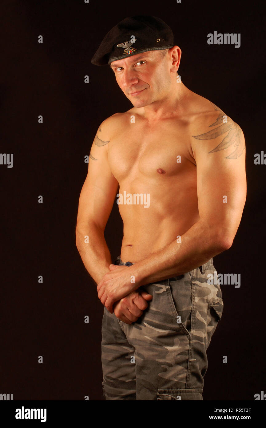 Beret military man hi-res stock photography and images - Alamy