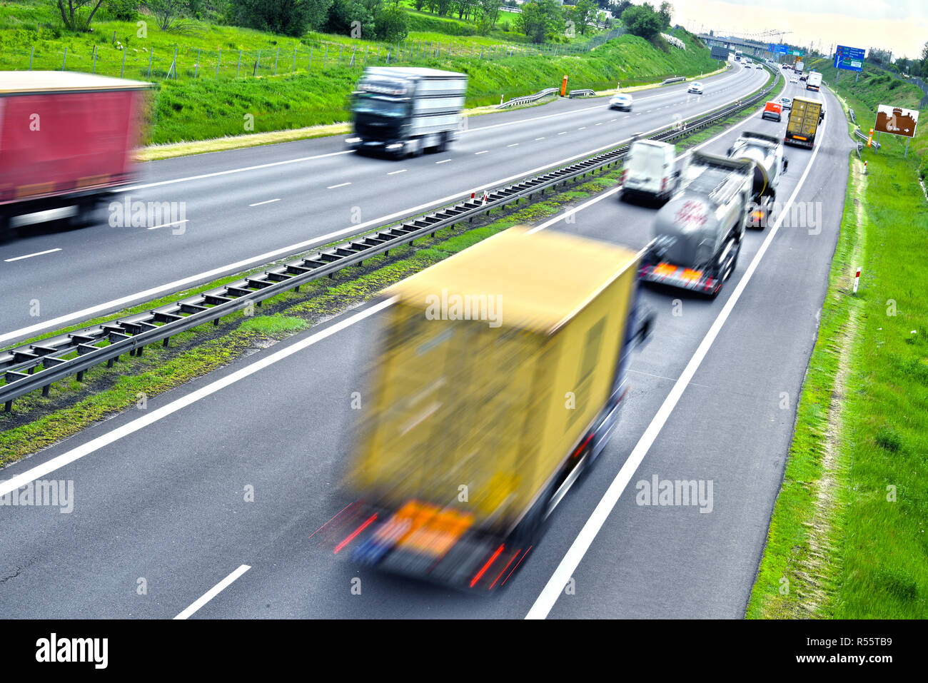 Four lane controlled access hi-res stock photography and images - Alamy