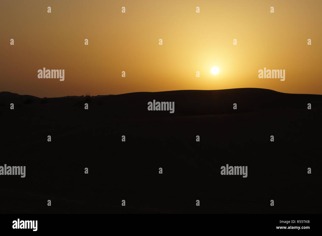 Dubai sand dunes sunset hi-res stock photography and images - Alamy