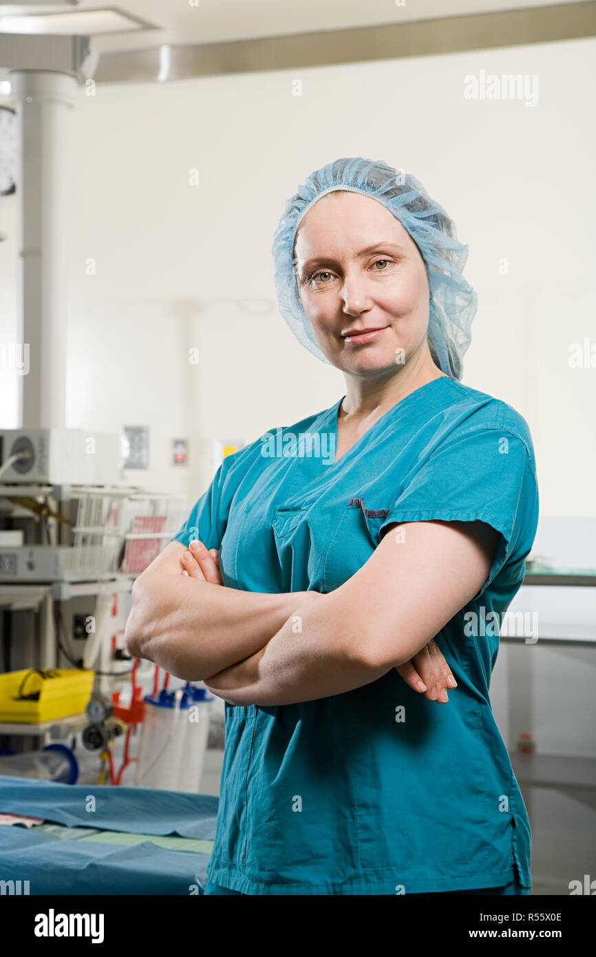 Photo of operating room nurse hi-res stock photography and images - Alamy