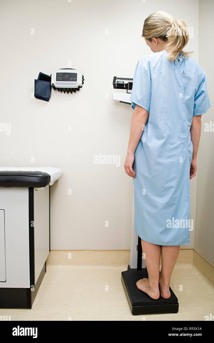 Back view patient in gown hi-res stock photography and images - Alamy