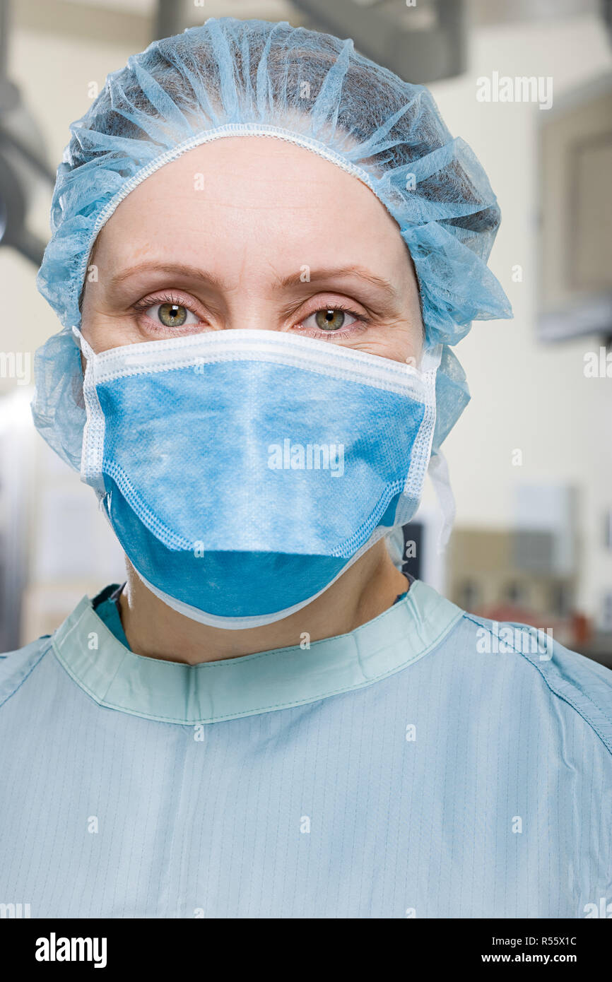 Operating room surgeon calm hi-res stock photography and images - Alamy