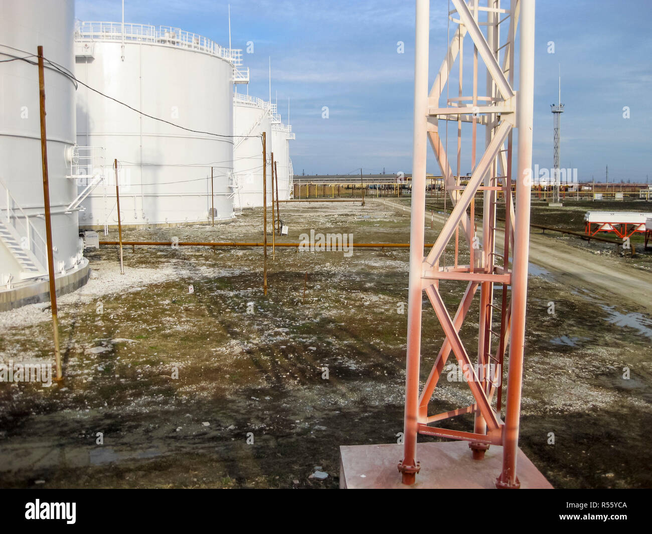 Storage tanks for petroleum products Stock Photo - Alamy