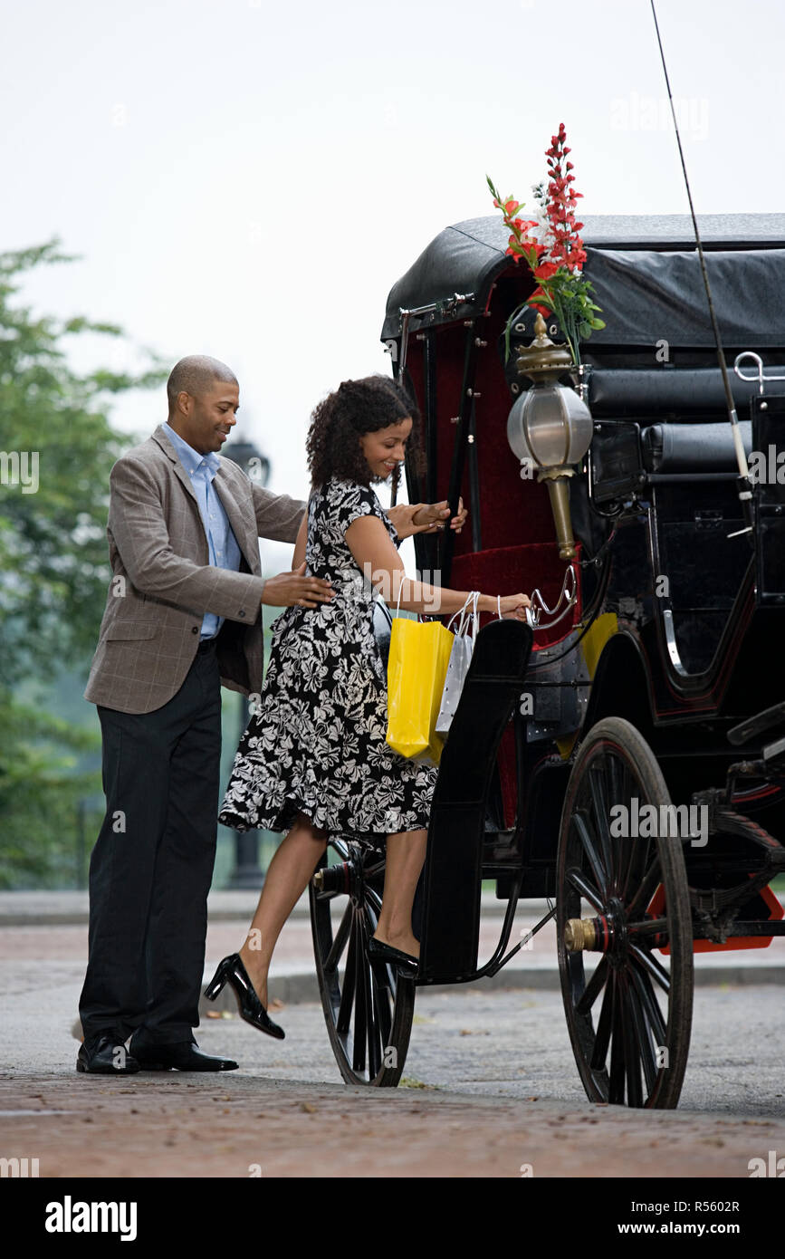 Native american man helping tourist hi-res stock photography and images ...