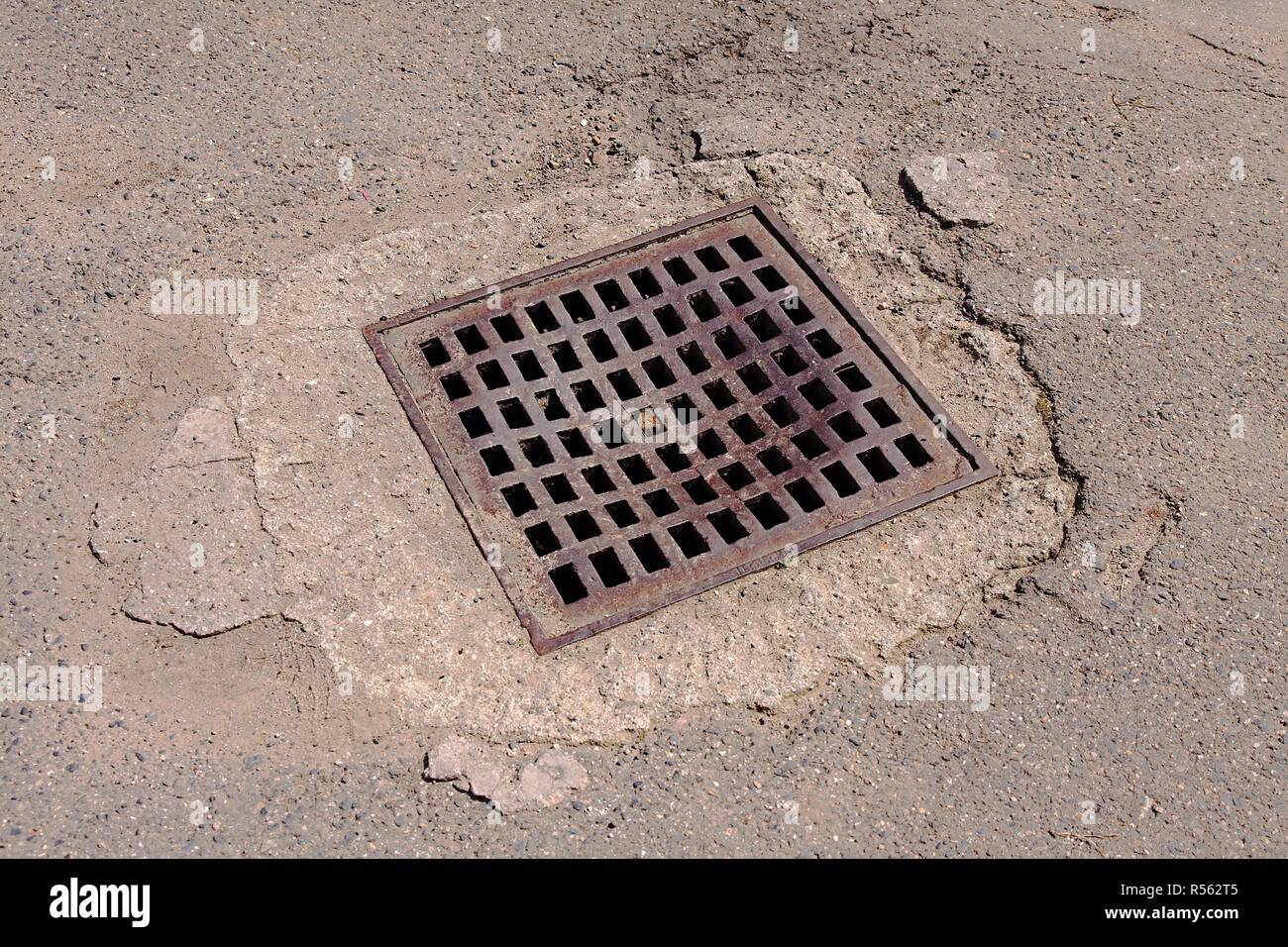 Sewer pit cover Stock Photo - Alamy