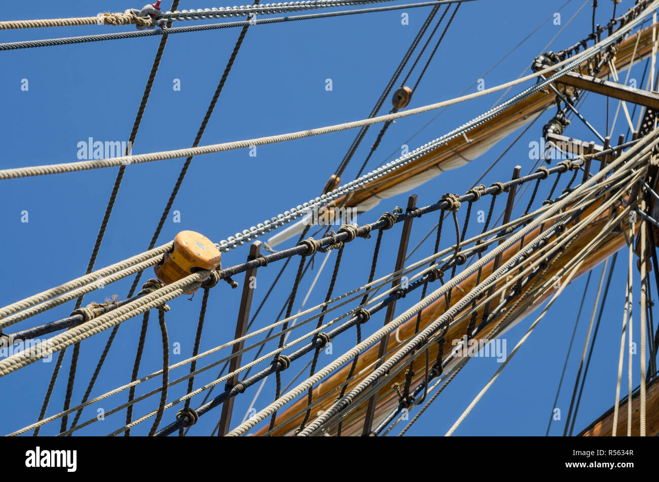 Standing rigging on an old ship Stock Photo - Alamy