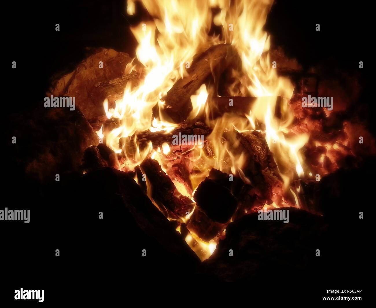 Burnt embers circle hi-res stock photography and images - Alamy