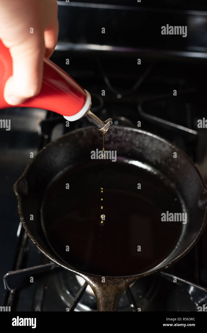 Red cooking oil hi-res stock photography and images - Alamy