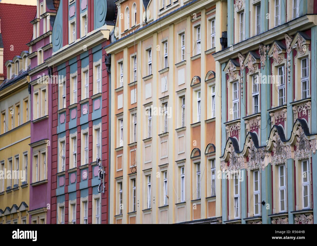 colorful buildings of Wroclaw at the main city square Stary Rynek Stock ...