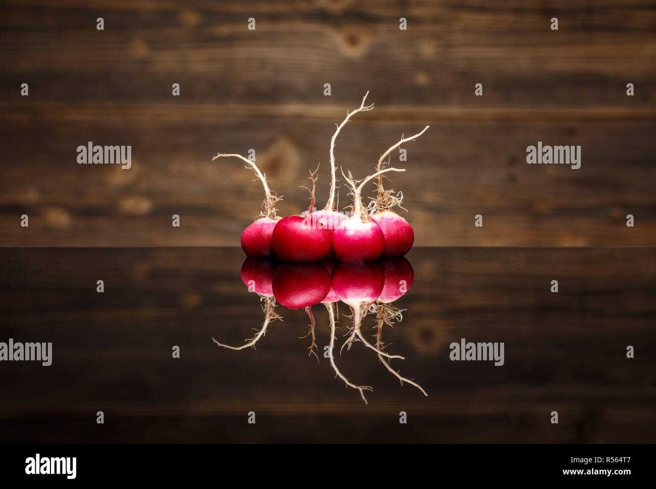 Deep red radishes hi-res stock photography and images - Alamy