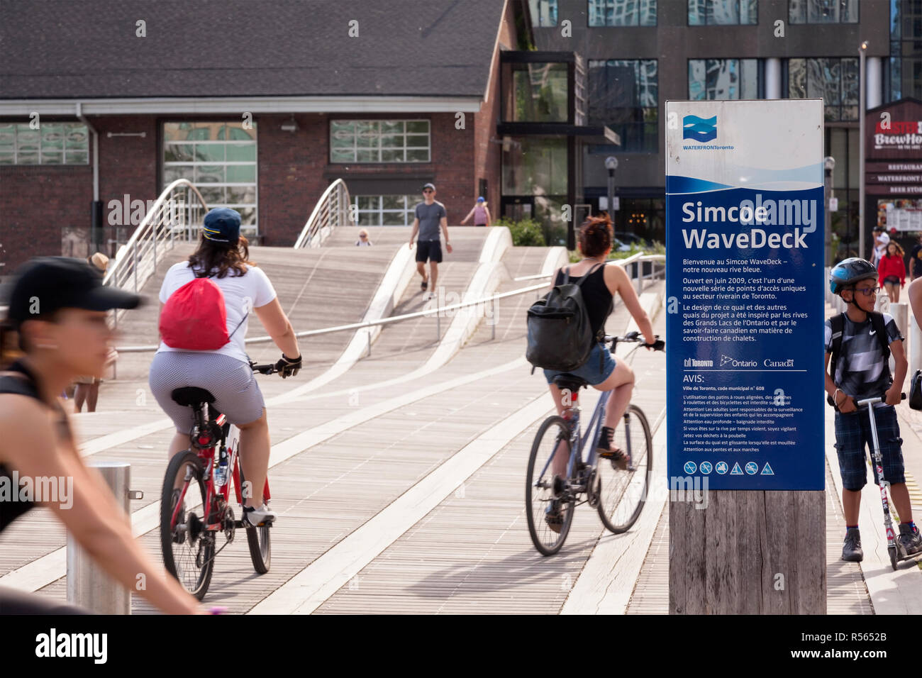 Toronto waterfront wavedeck hi-res stock photography and images - Alamy