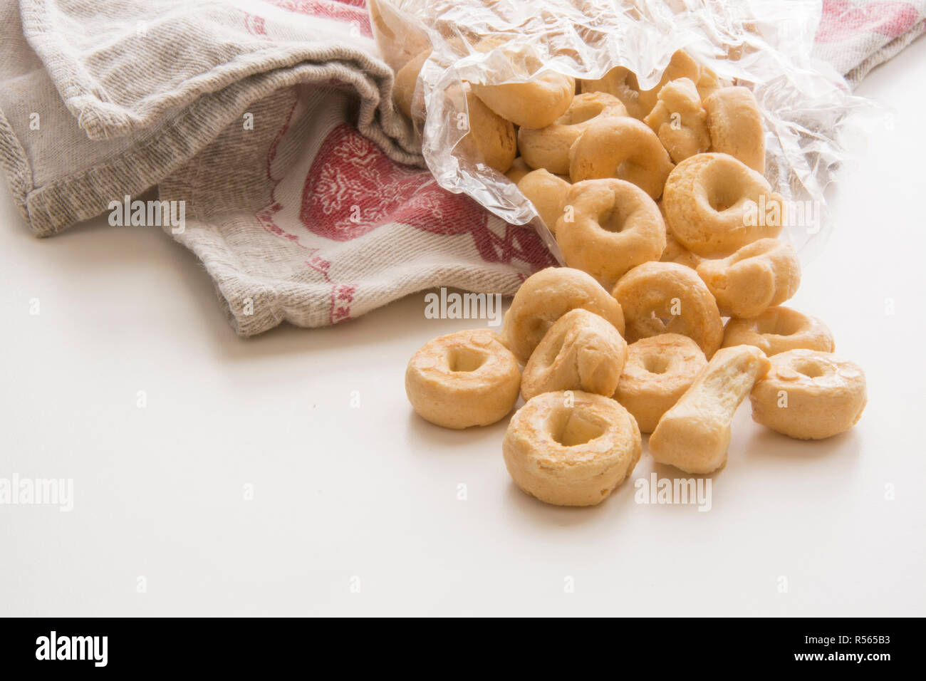 Traditional Italian Tarallucci snack Stock Photo - Alamy