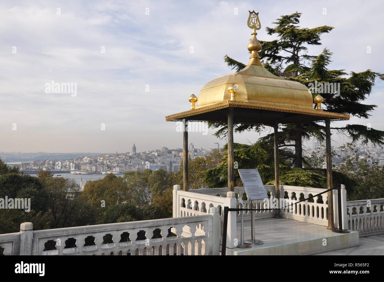 Istanbul cinili kosk topkapi palace hi-res stock photography and images ...