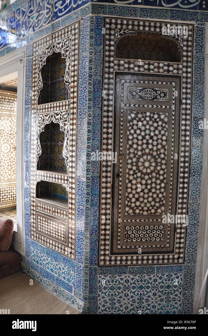 Istanbul cinili kosk topkapi palace hi-res stock photography and images ...