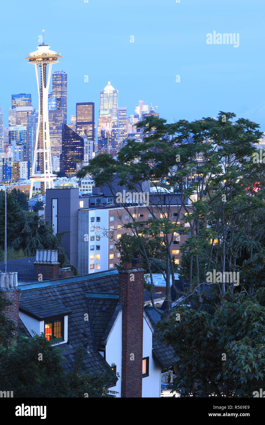 A Vertical Seattle, Washington skyline at dusk Stock Photo - Alamy