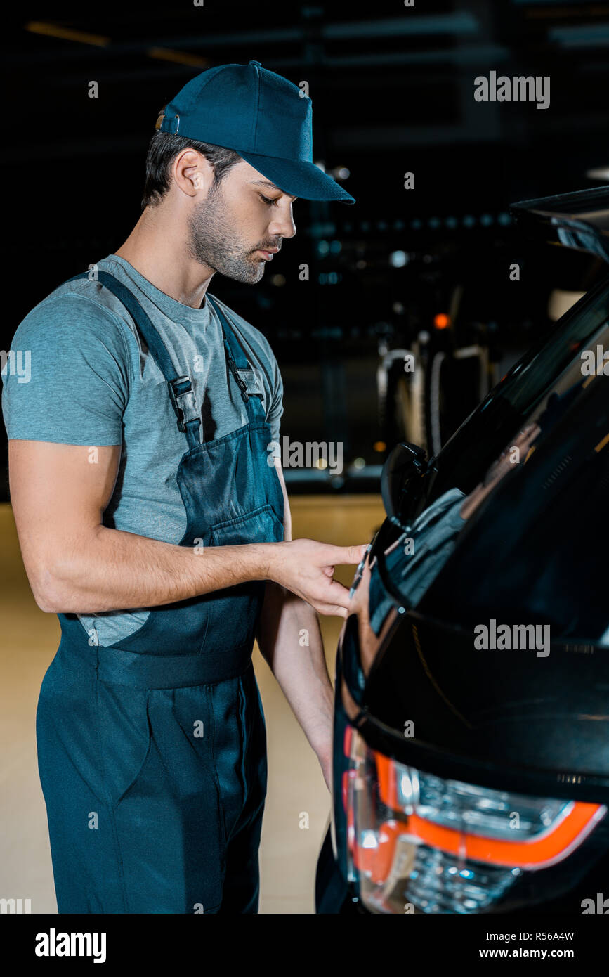 Checking car trunk hi-res stock photography and images - Alamy