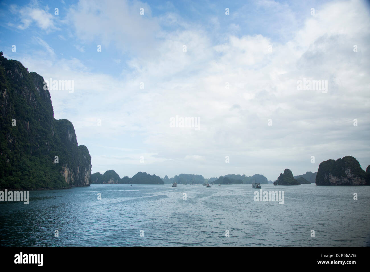 Ha long bay landscape hi-res stock photography and images - Alamy