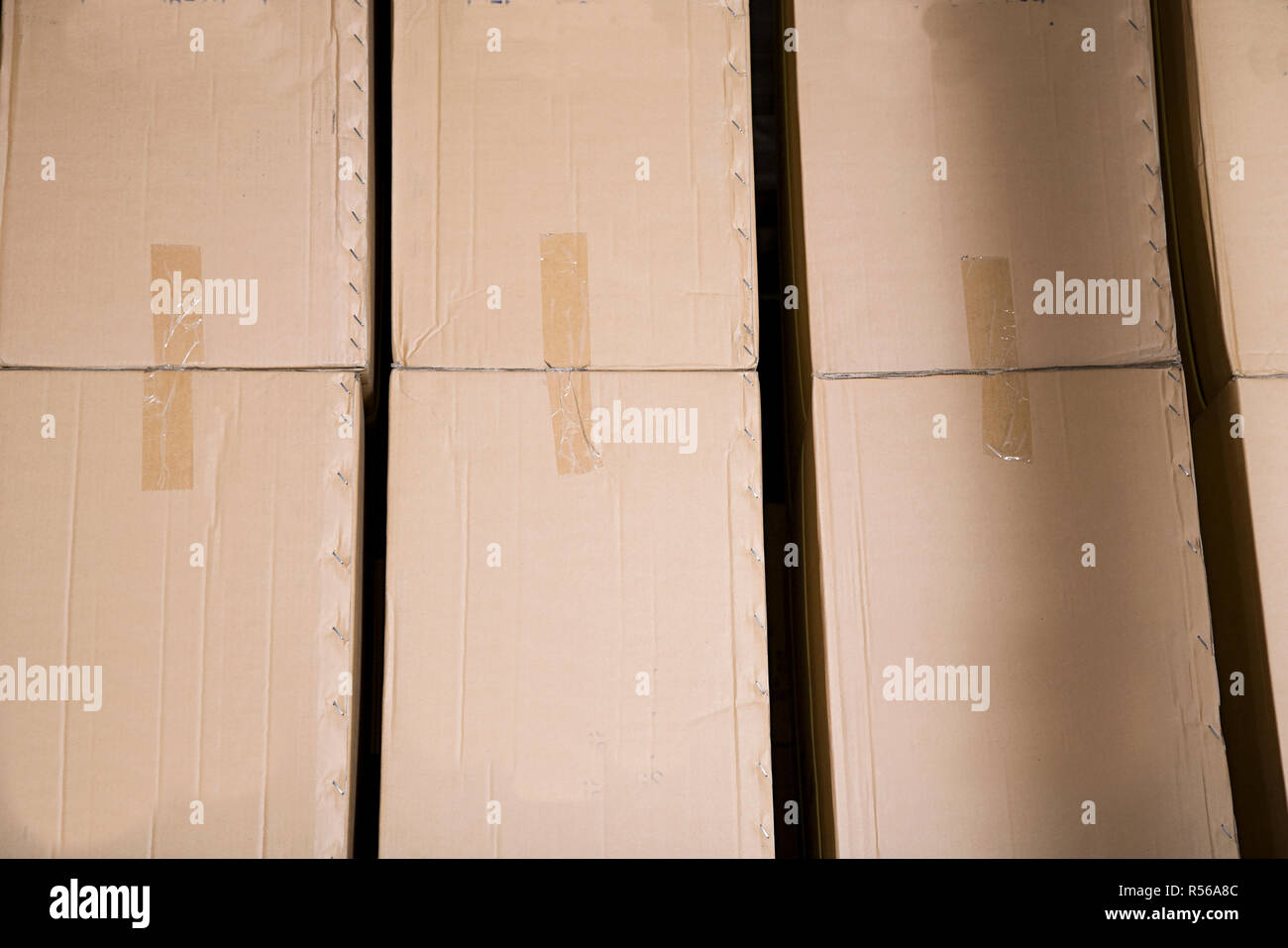 Horizontal aperture box hi-res stock photography and images - Alamy