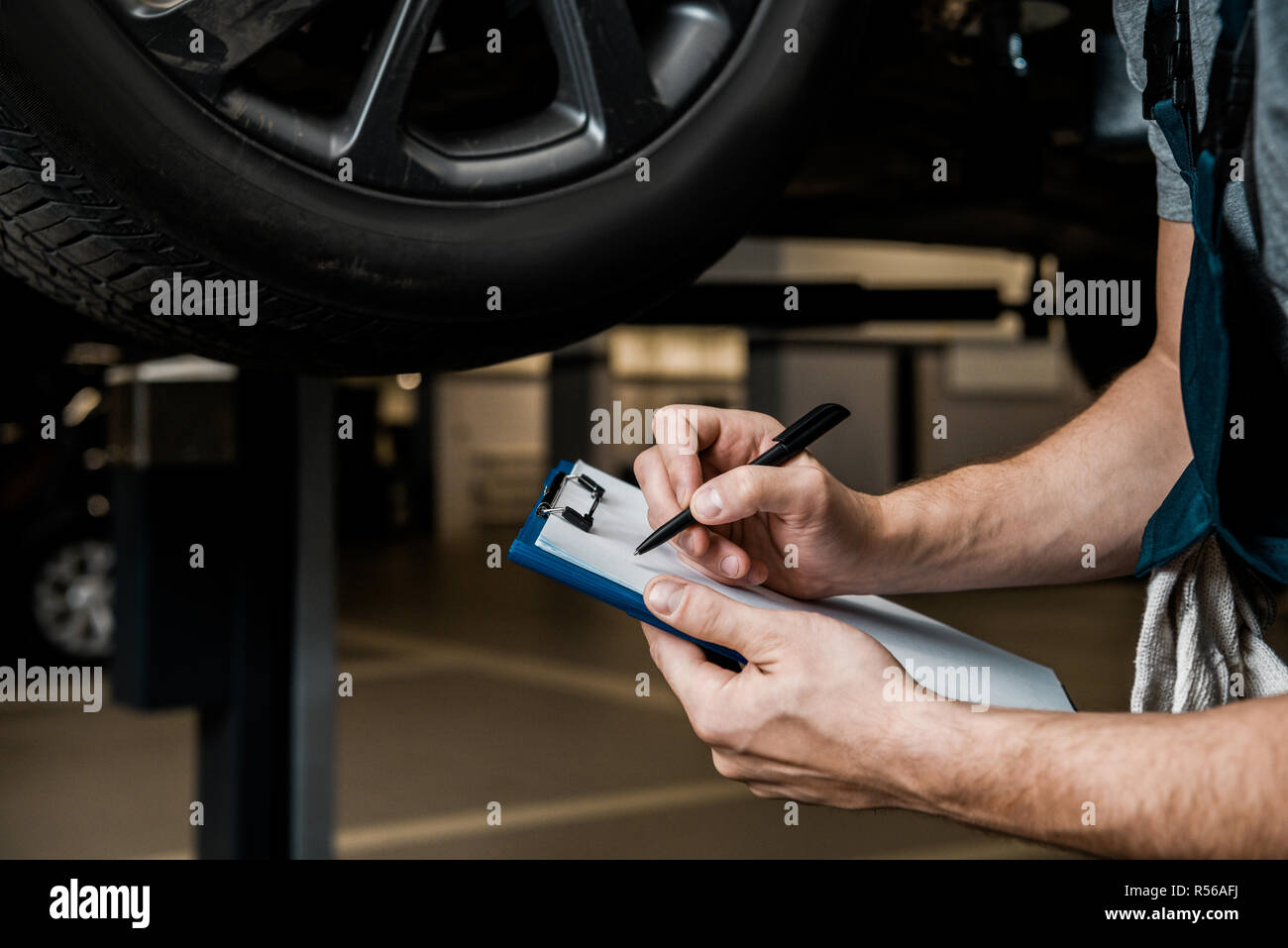 Auto body shop car copy space hi-res stock photography and images - Alamy