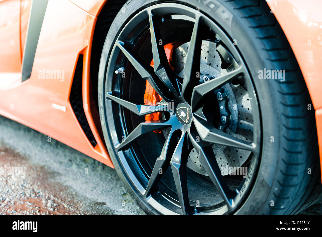 Orange Lamborghini wheel and tire Stock Photo - Alamy