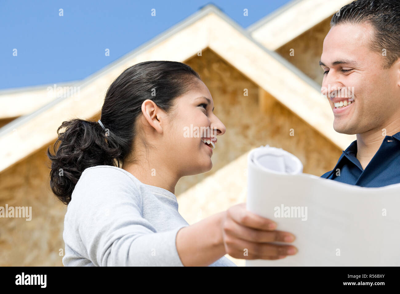 Couple reading construction plan hi-res stock photography and images ...