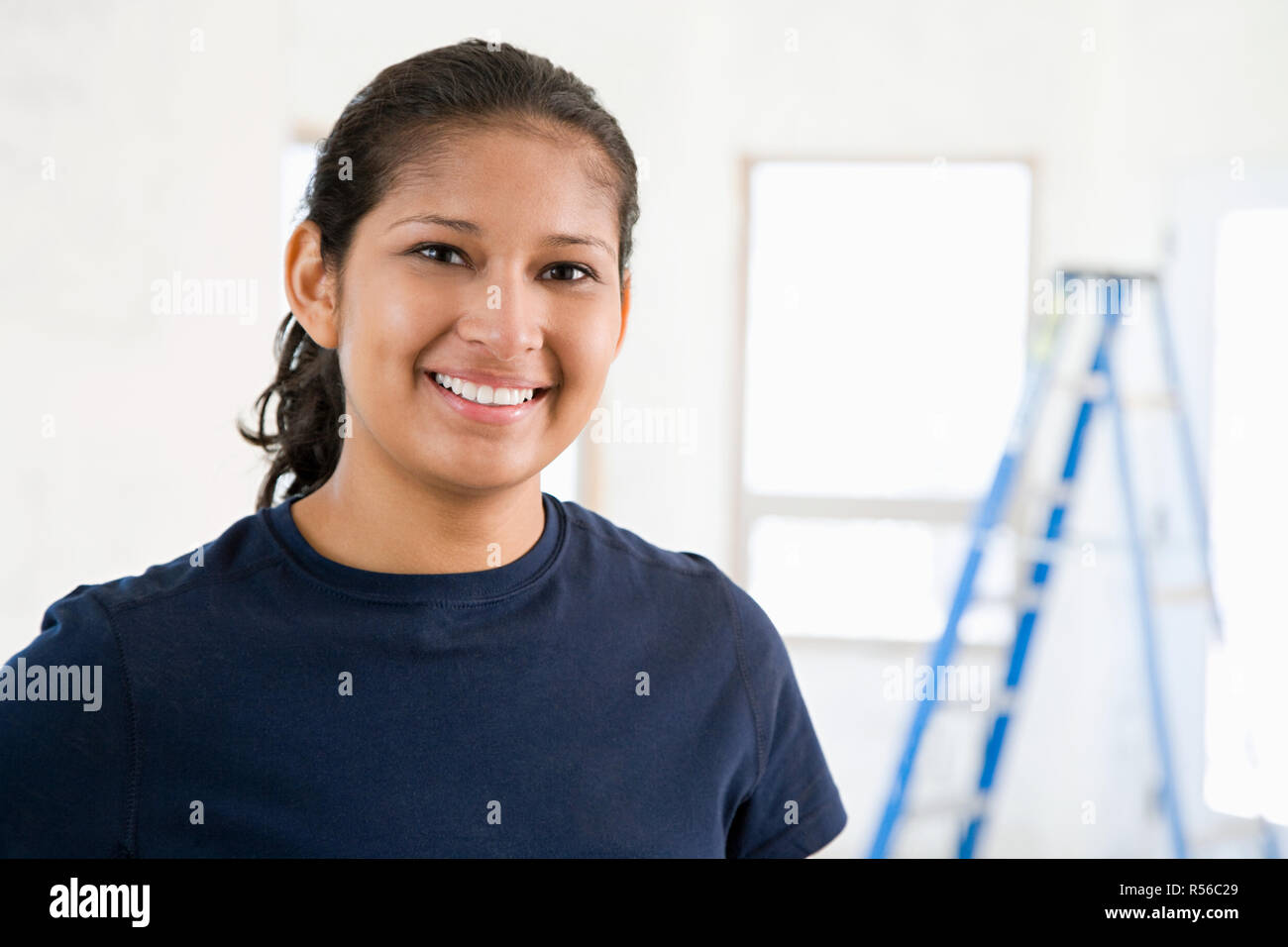 Portrait of a female builder Stock Photo - Alamy