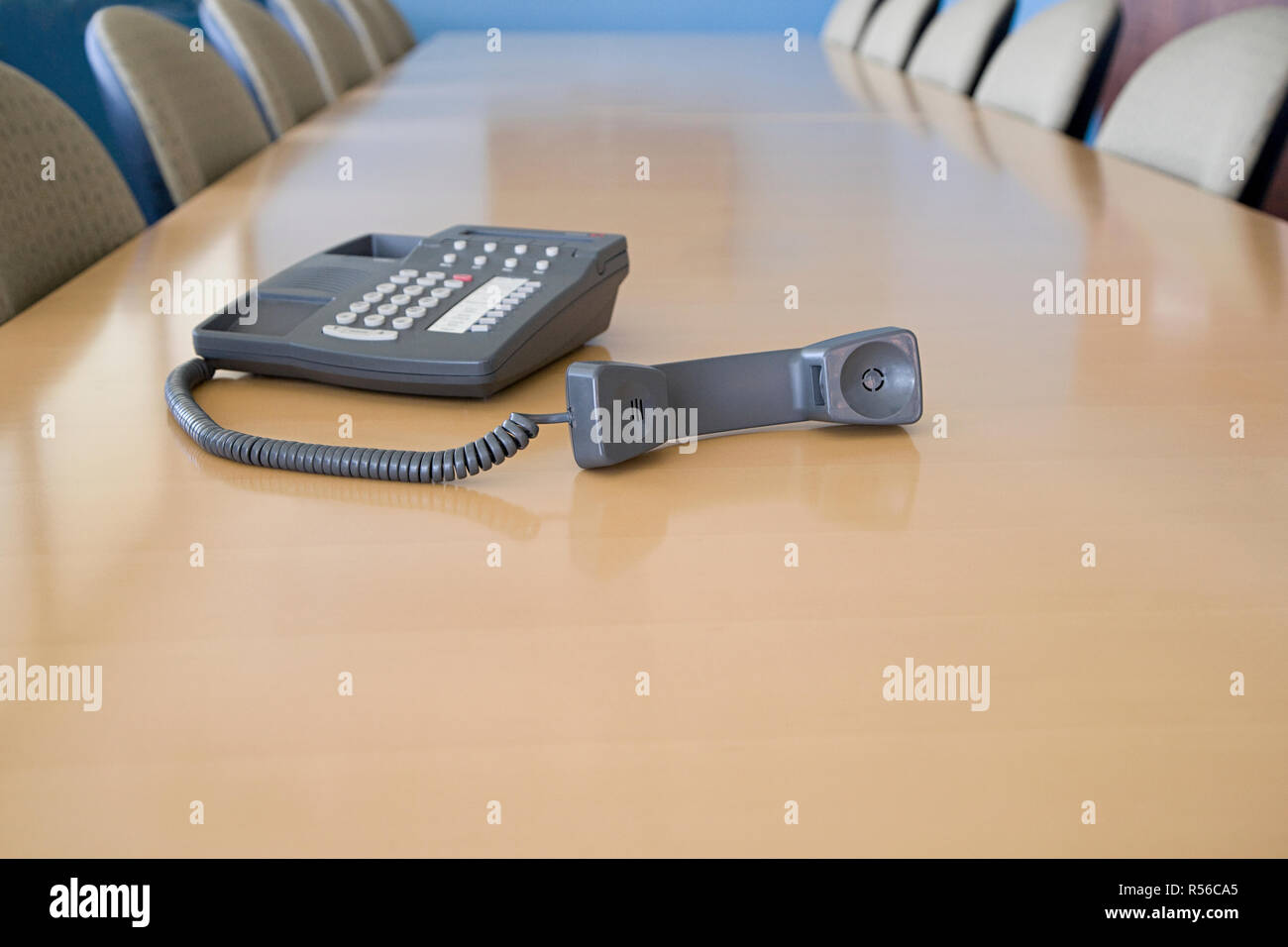 Desk phone off hook hi-res stock photography and images - Alamy