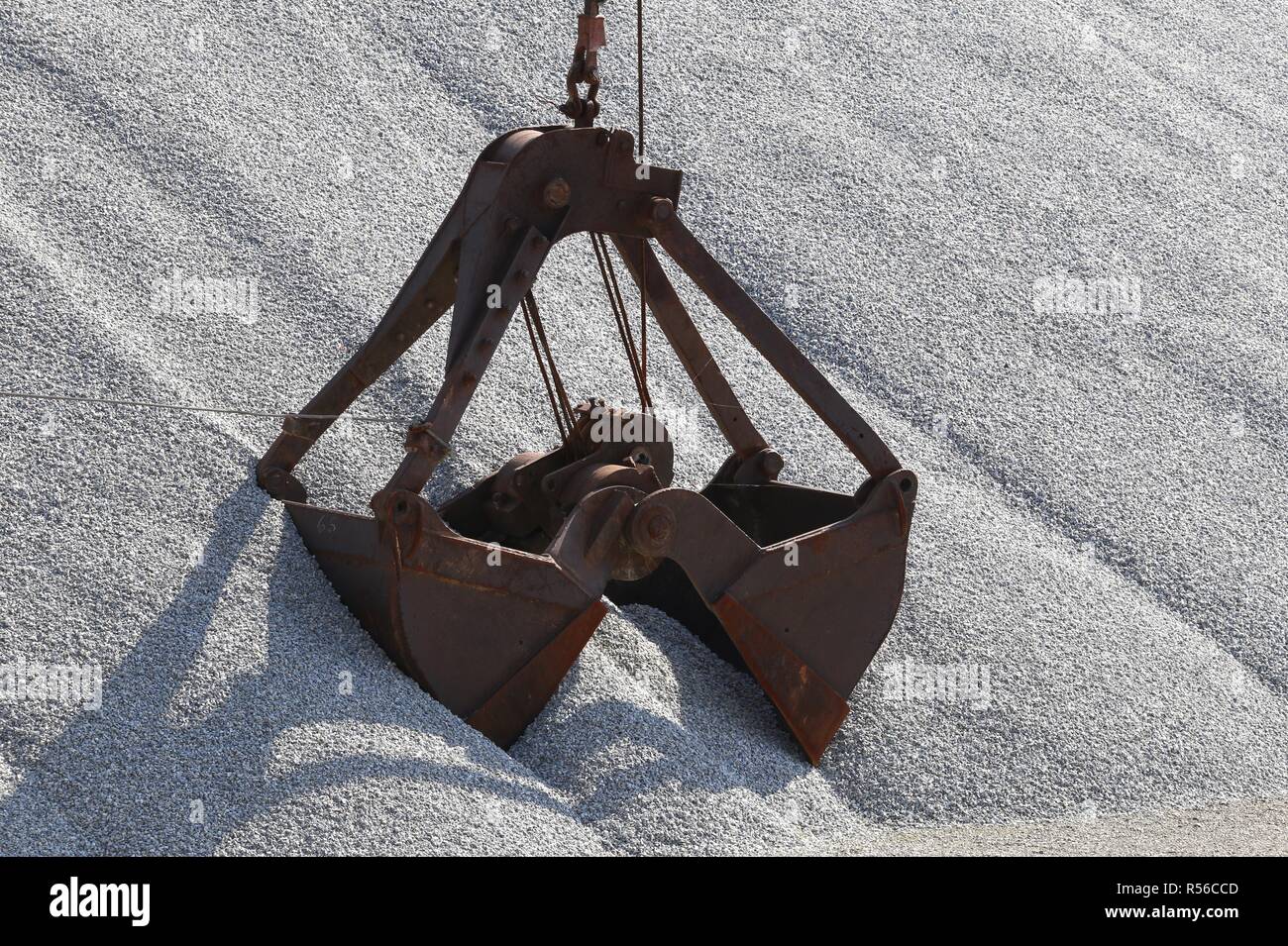 Crane scoop loading material from the quarry Stock Photo - Alamy