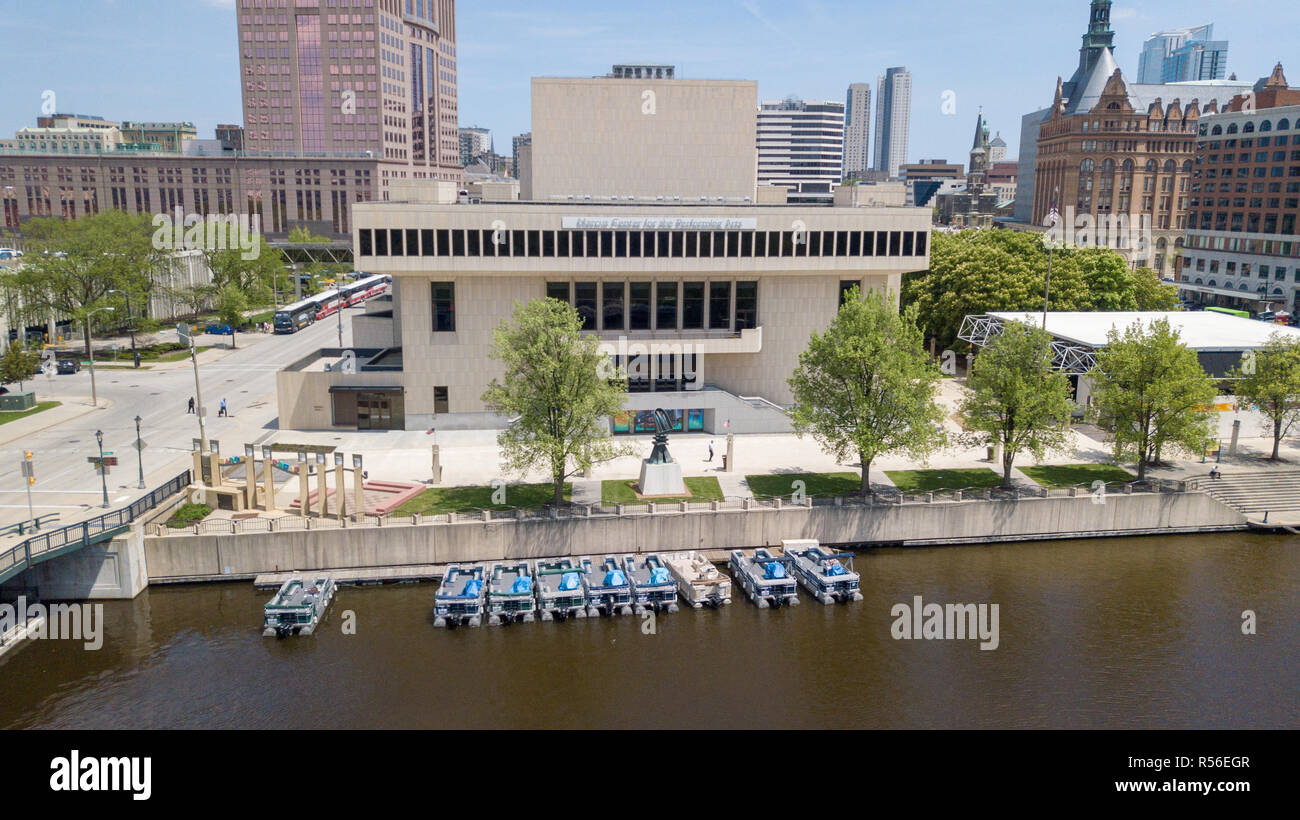 Marcus center milwaukee hi-res stock photography and images - Alamy