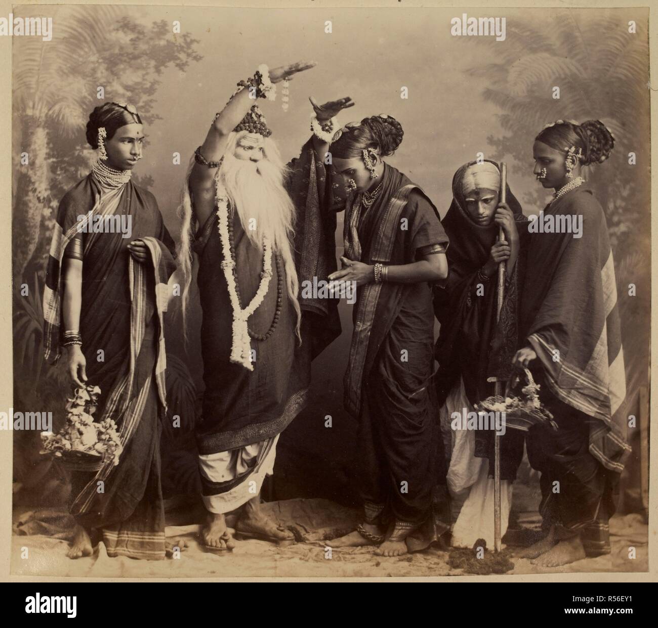 Three indian figures hi-res stock photography and images - Alamy