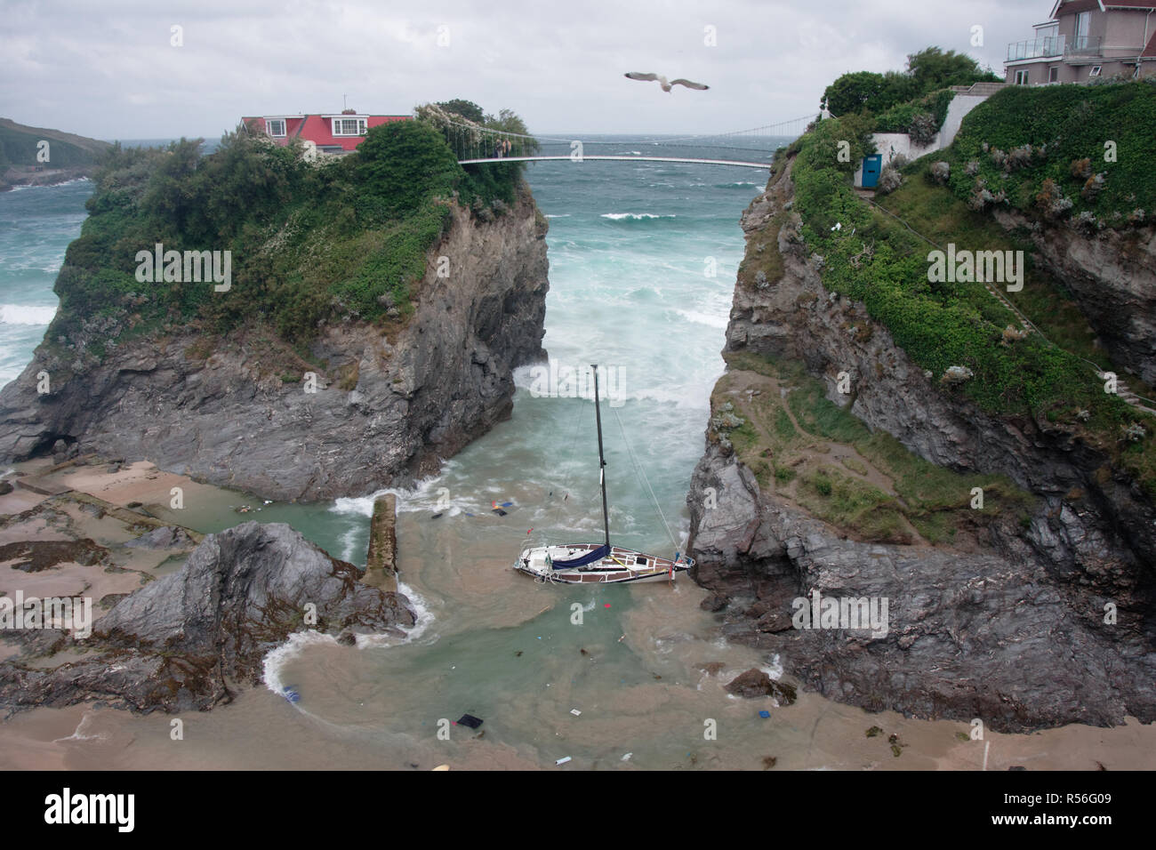 Slipped anchor hi-res stock photography and images - Alamy