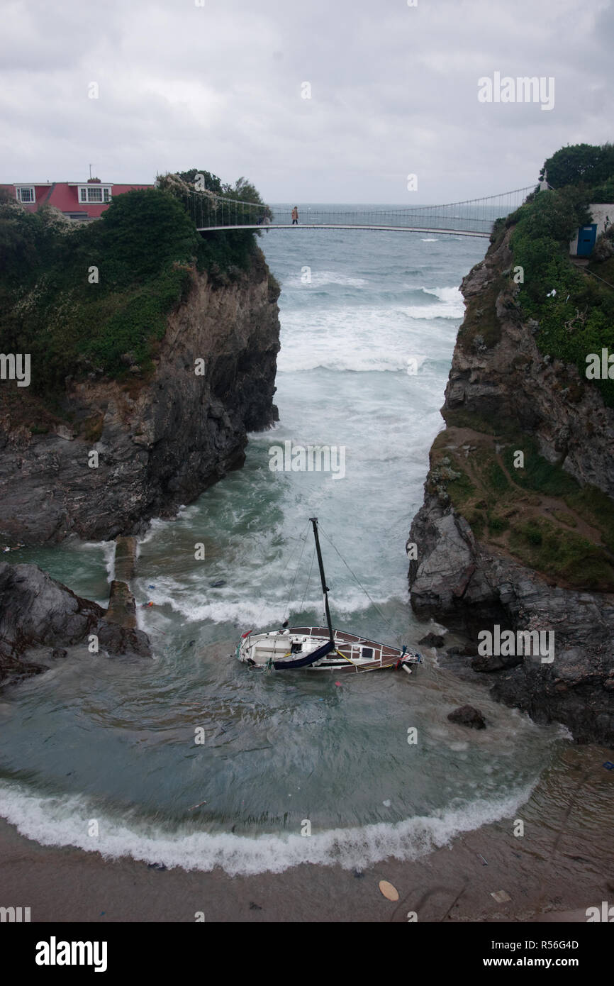 Slipped anchor hi-res stock photography and images - Alamy