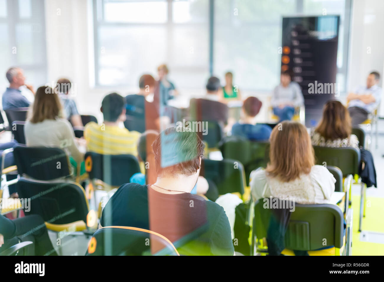 Round table discussion business hi-res stock photography and images - Alamy