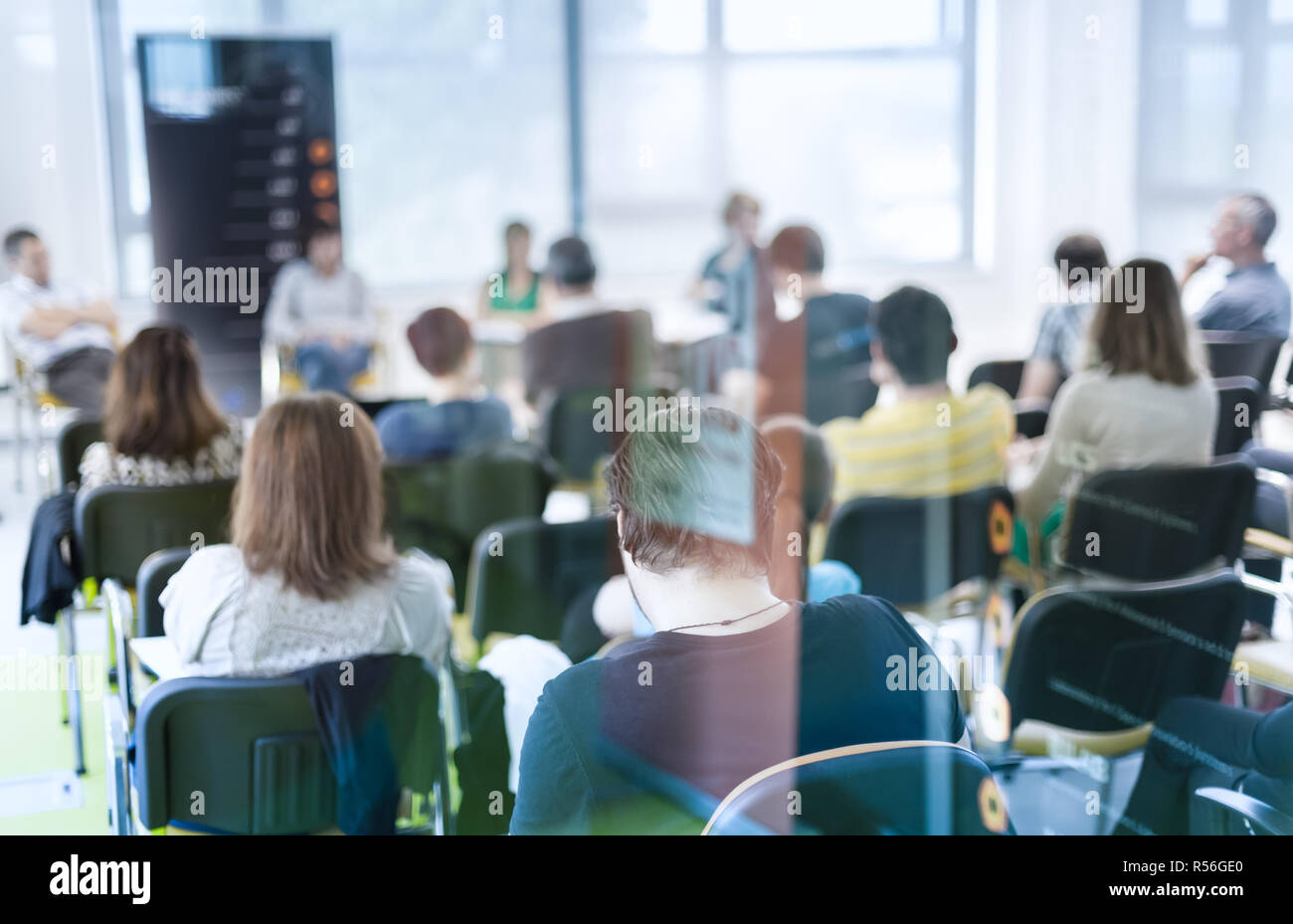 Round table discussion hi-res stock photography and images - Alamy