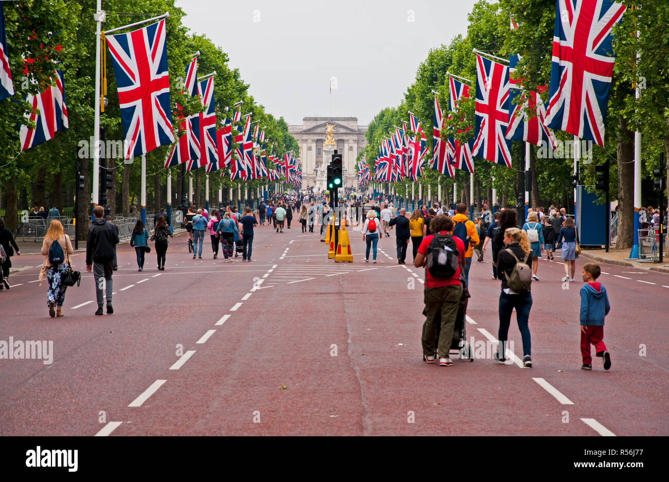 The Mall, City of Westminster, Central London, England, UK Stock Photo ...