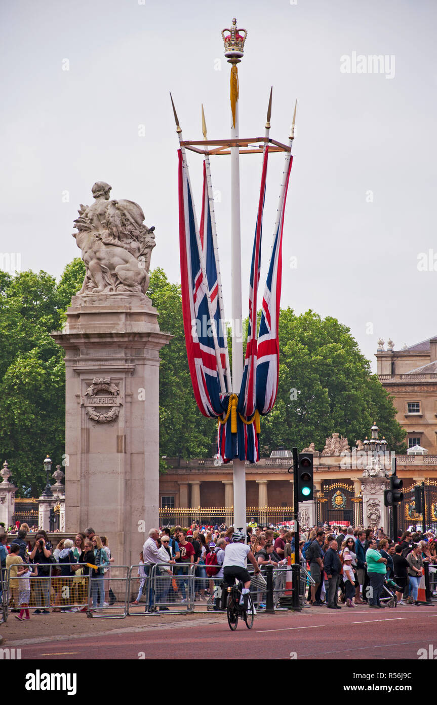 The Mall, City of Westminster, Central London, England, UK Stock Photo ...