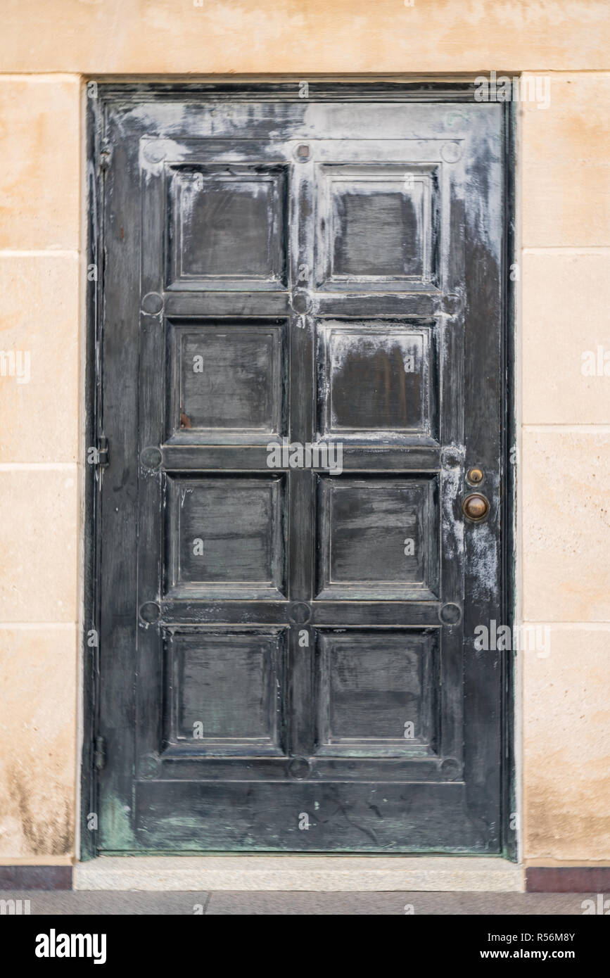 Building entrance photos hi-res stock photography and images - Alamy