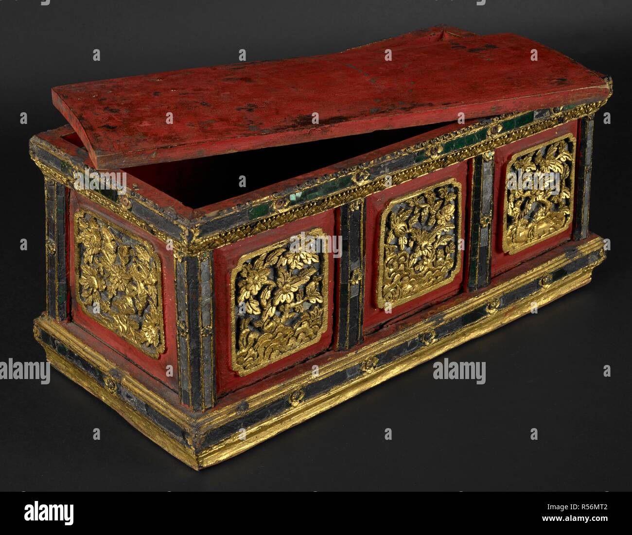 Lid and box made to contain a manuscript. 19th Century lacquer ...