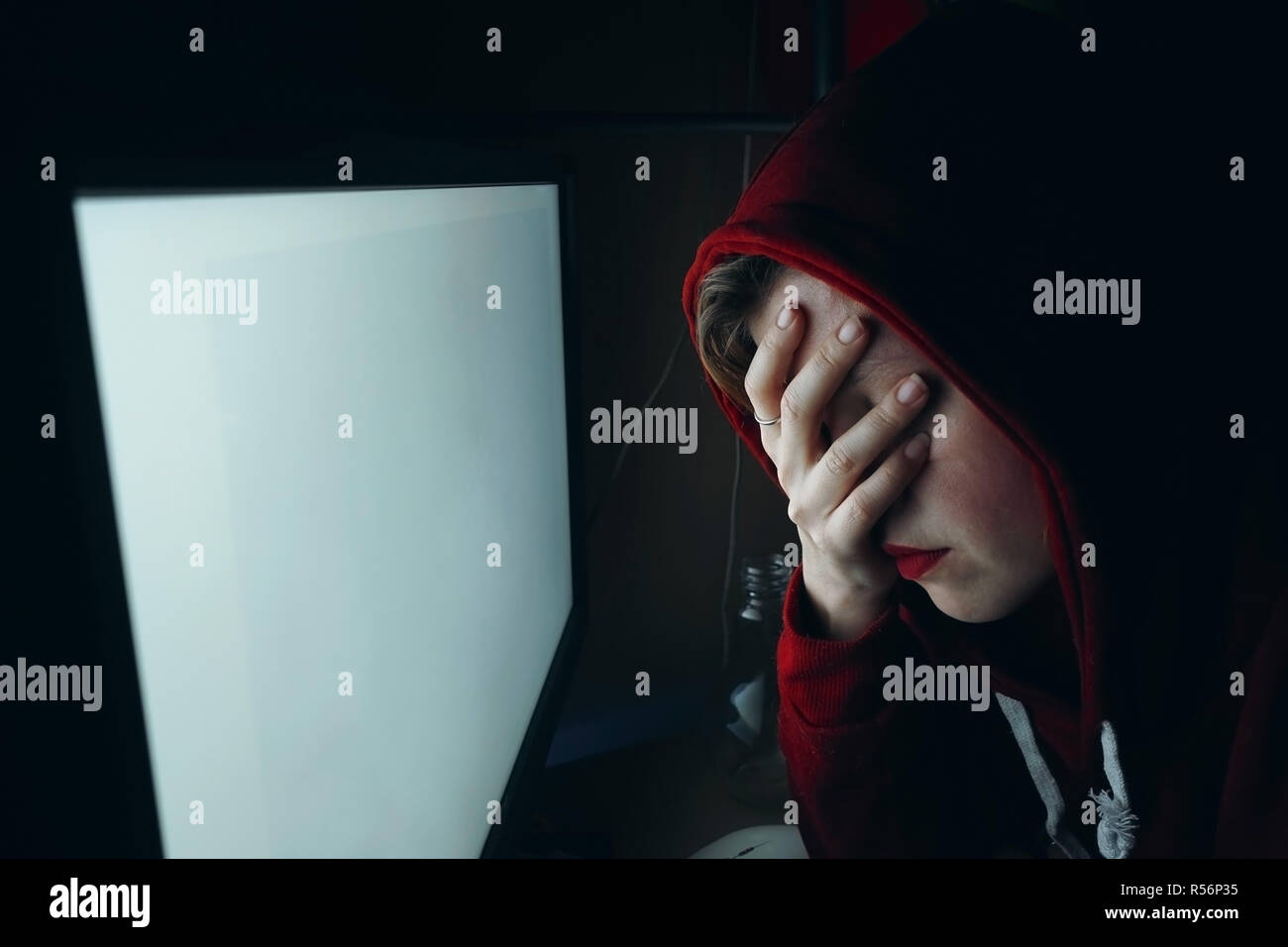 Young hacker woman in front of a white pc screen Stock Photo - Alamy
