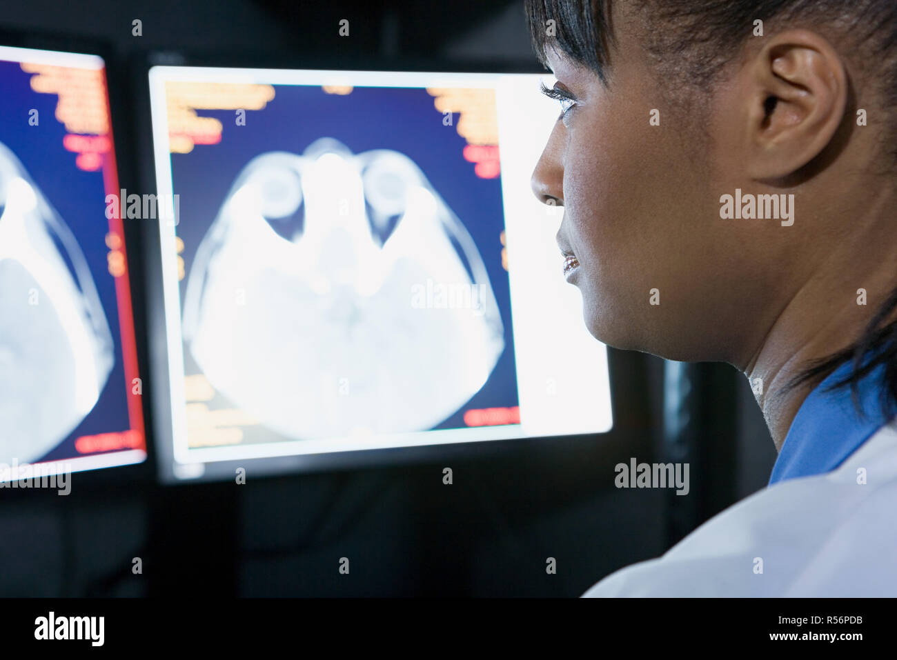 Doctor profile picture hi-res stock photography and images - Alamy