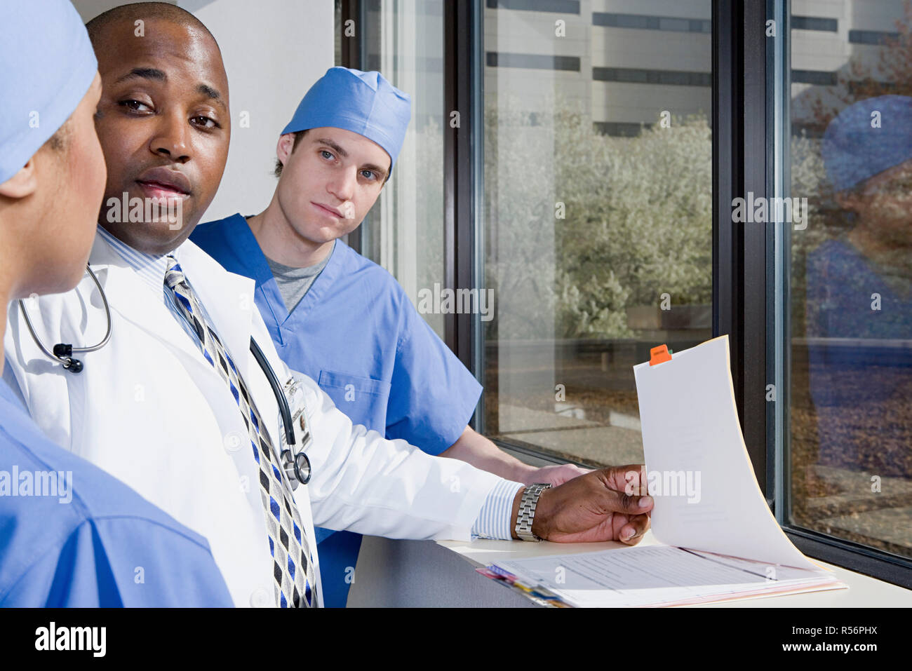 Doctor talking to surgeons Stock Photo - Alamy