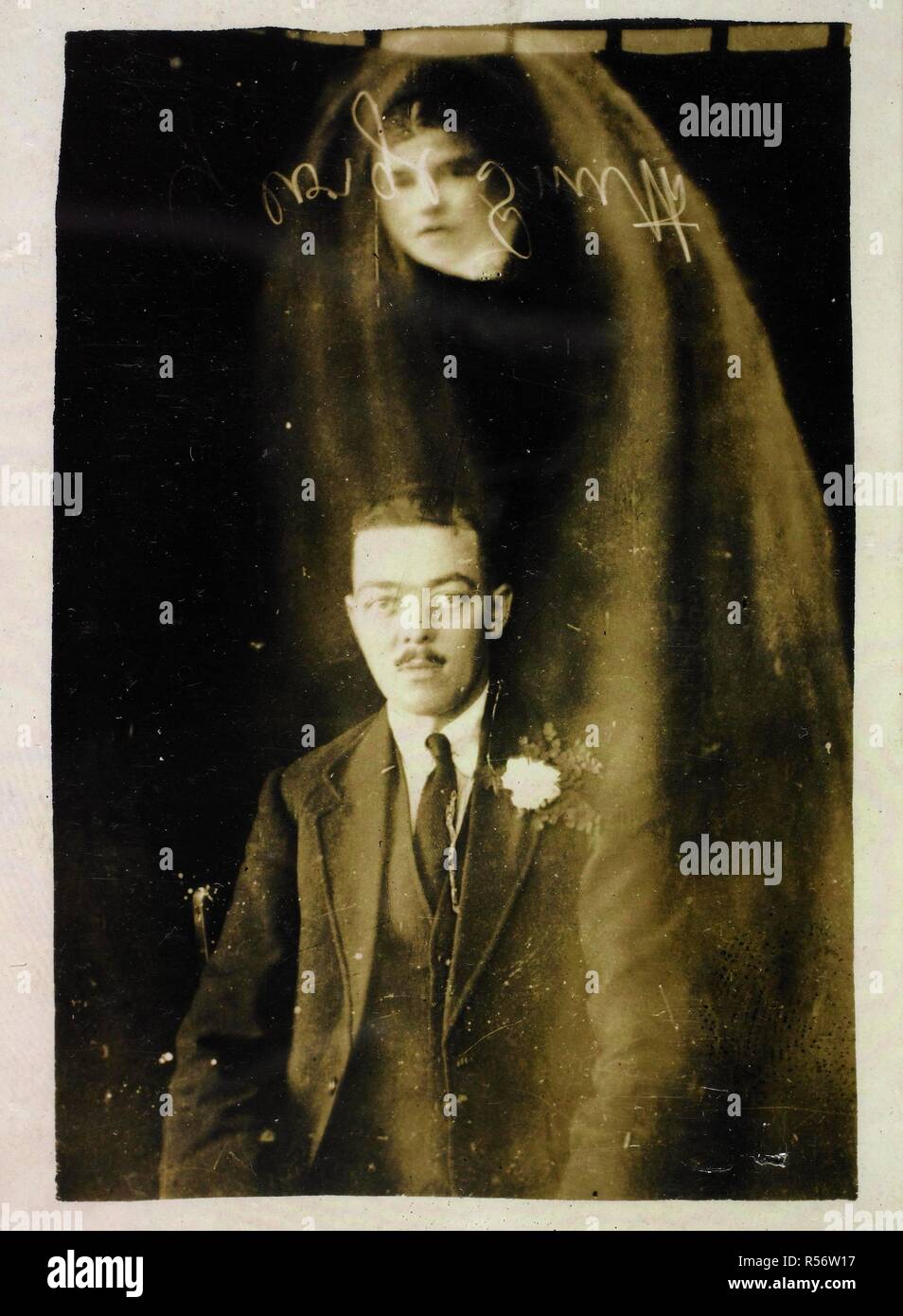 Spirit photography 19th century hi-res stock photography and images - Alamy
