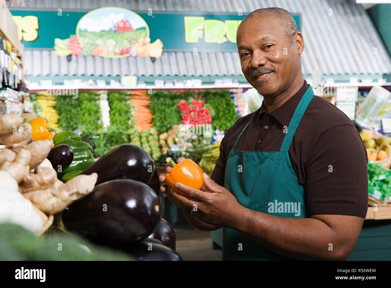 Greengrocer apron hi-res stock photography and images - Alamy
