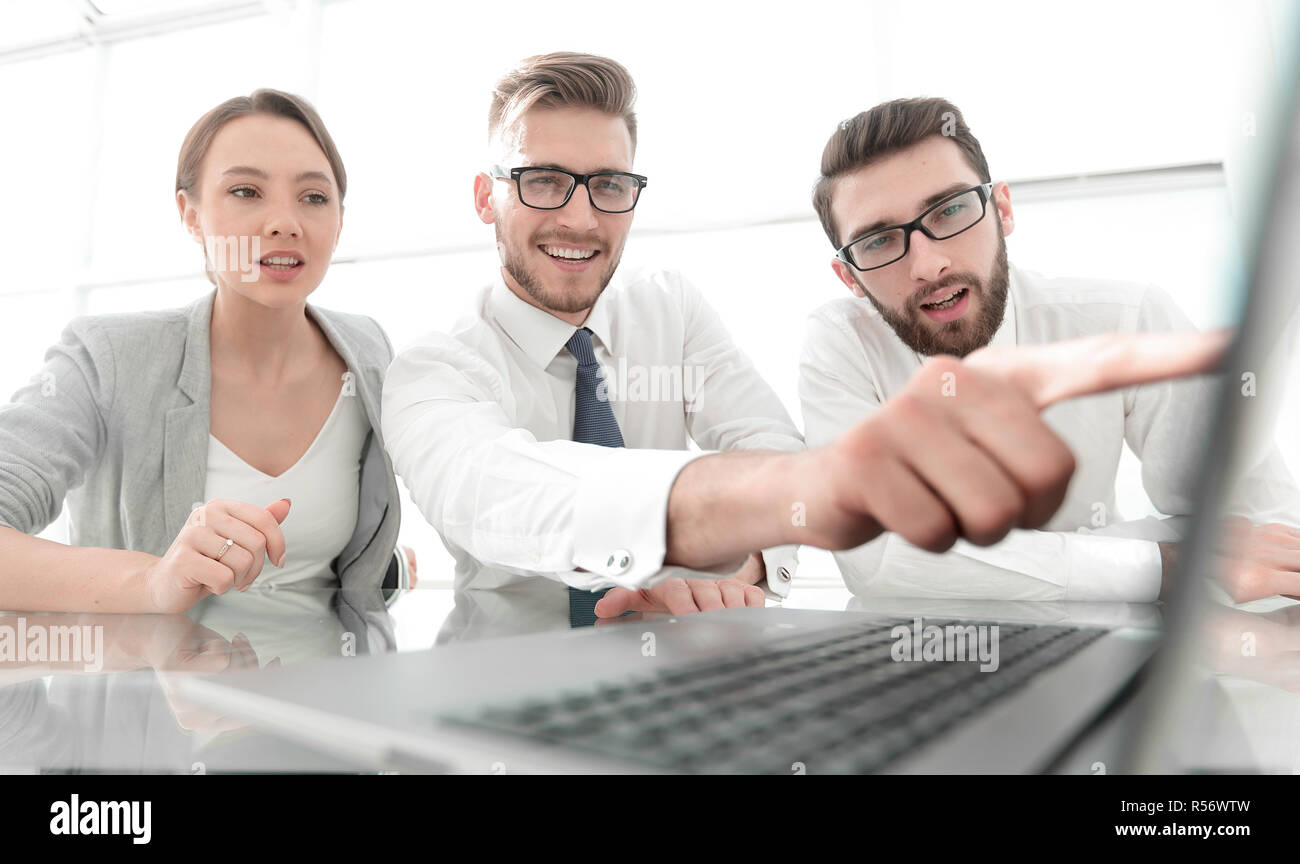 close up.smiling businessman pointing at laptop screen Stock Photo - Alamy
