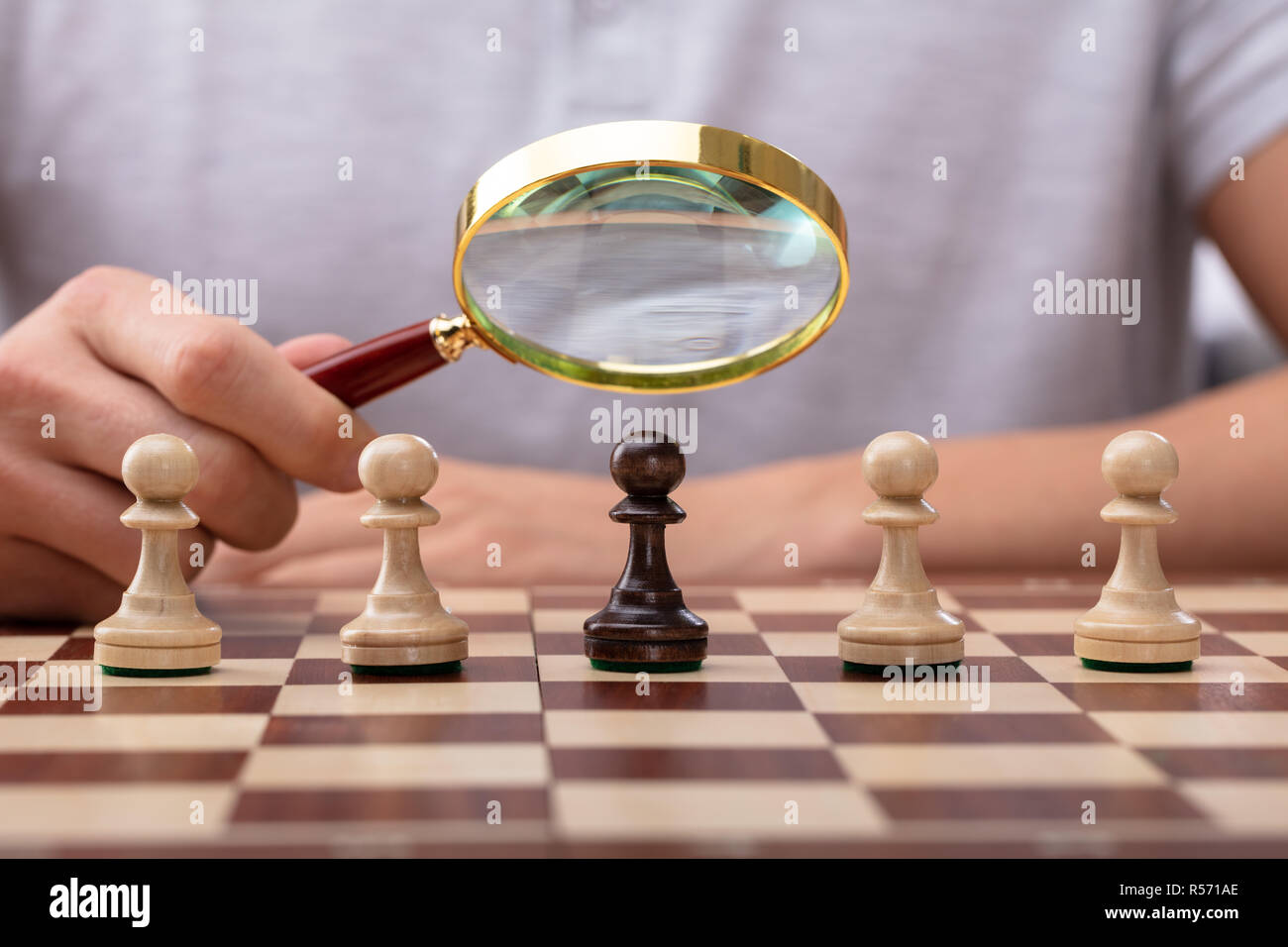 Hand holding chess piece hi-res stock photography and images - Alamy