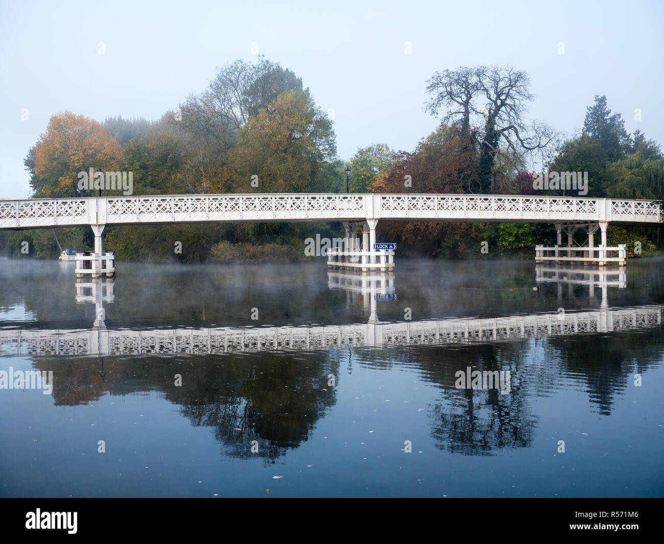 Thames early morning reading hi-res stock photography and images - Alamy